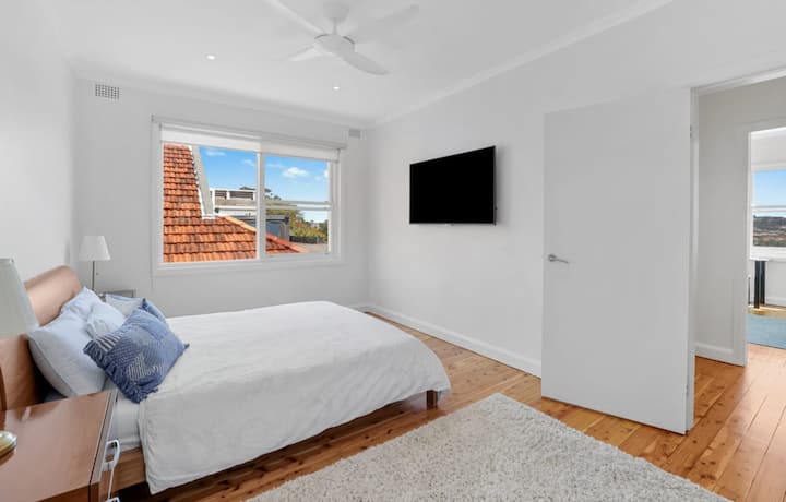 Modern Beach Loft With Stunning Ocean Views - Bondi Beach