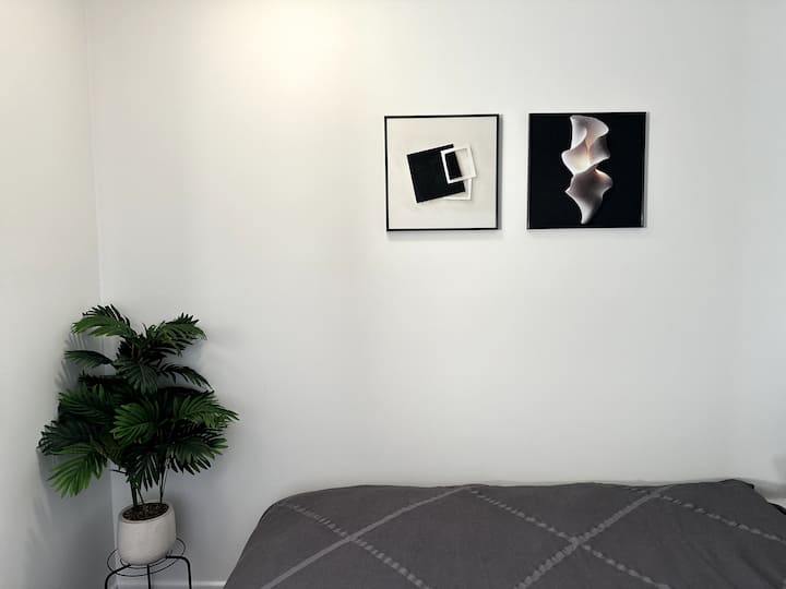 The Kirwan Nestle Retreat - Vincent