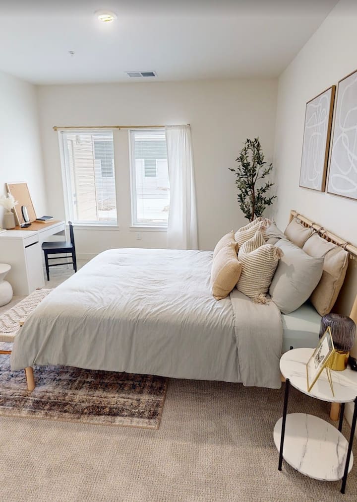 Peaceful Luxury Apartment - Gladstone, MO