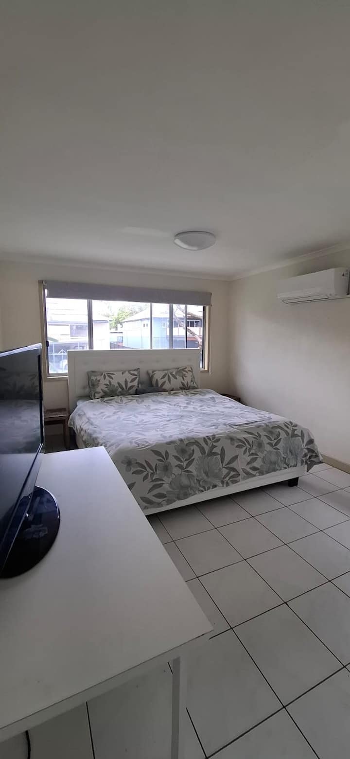 Cozy & Spacious Master Room #3 With Privat Air Con - Milton, Australia