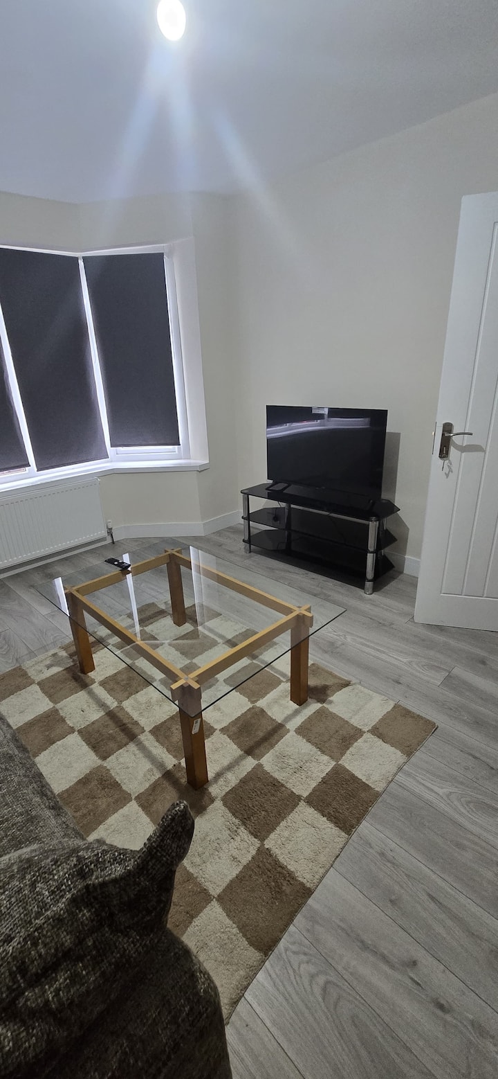 Warm & Welcoming Modern Family Haven - New Forest