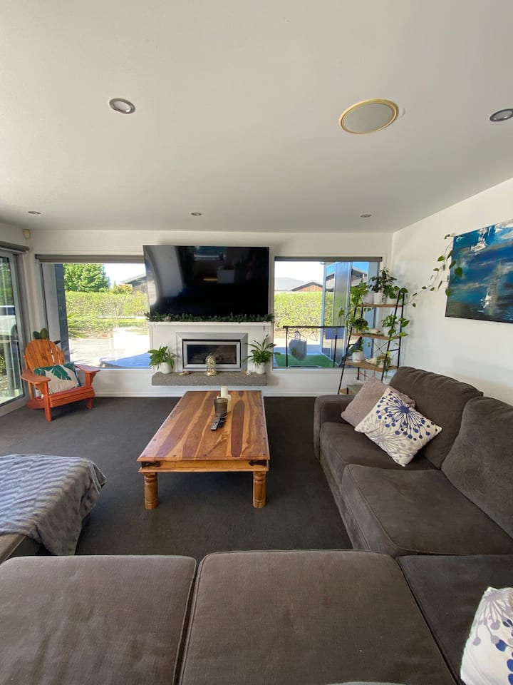 Exclusive Family And Friends Winter Get Away - Papamoa