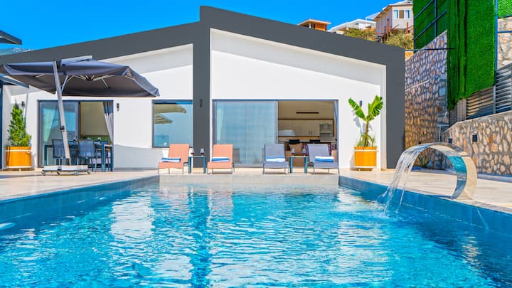Kaş ÜZümlüde Sessiz Sakin Konumda Korunaklı Villa - Kalkan