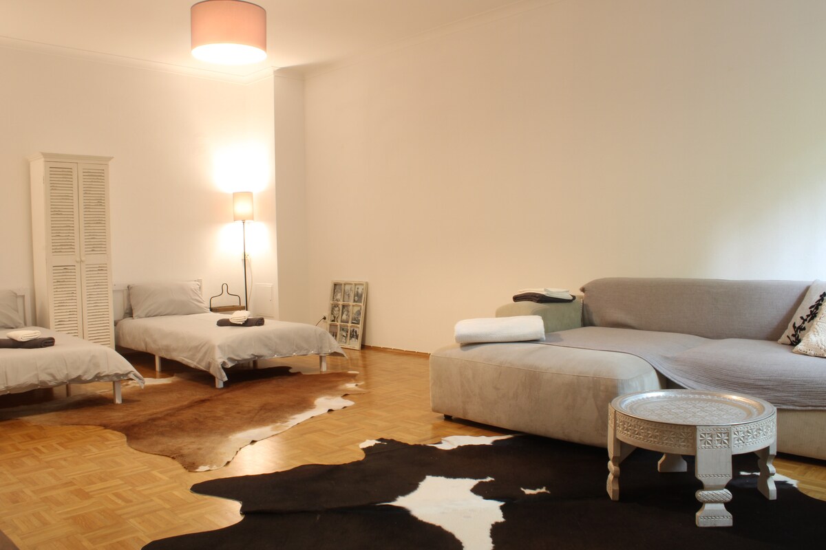 Cozy apartment with kitchen & WiFi near tram/S-Bahn - Airbnb