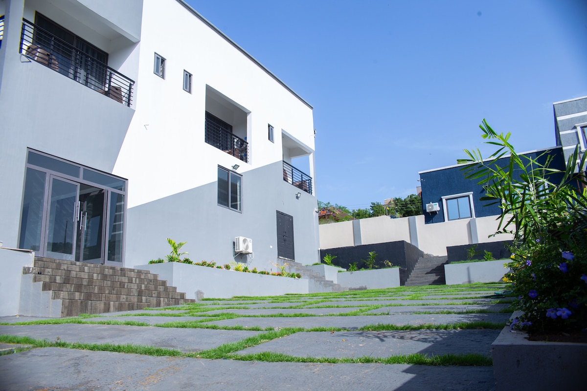 L57 Suites – Cozy Hillside Getaway for Relaxation - Guesthouses for ...