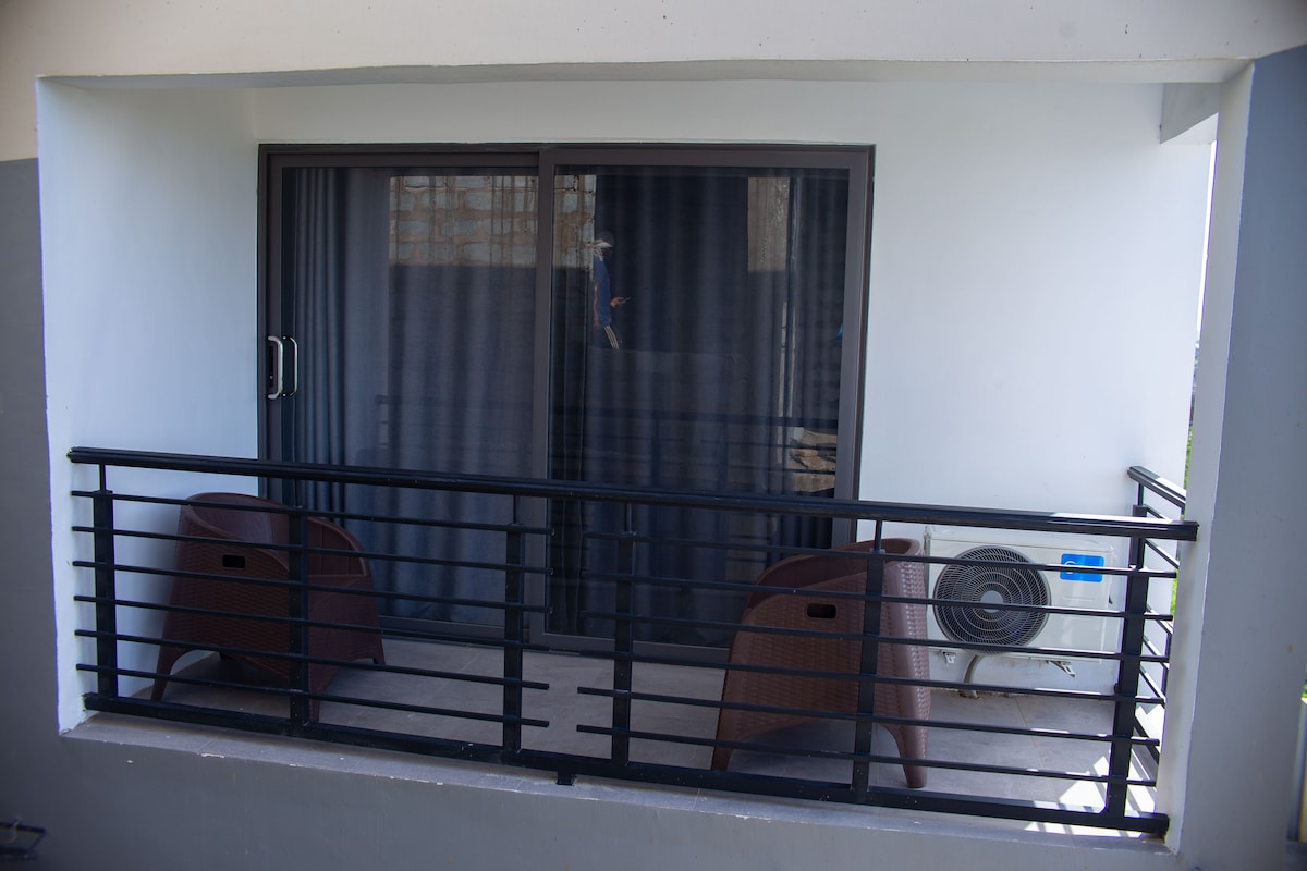 L57 Suites – Cozy Hillside Getaway for Relaxation - Guesthouses for ...