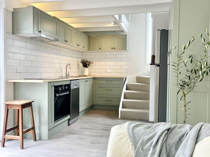 The Villa ~ Wheeler Heights - Narrabeen