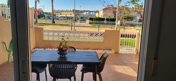 Casa Con Jardín Cerca De La Playa Y Servicios - Águilas