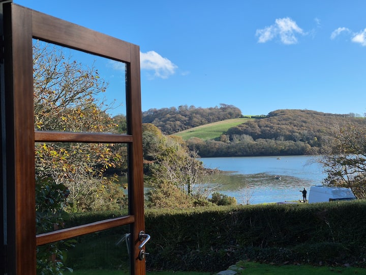 Peaceful Creekside Hideaway With Water Access. - Pendower Beach