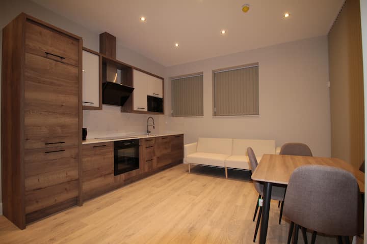 Modern One Bedroom Flat, Private Parking Included - London
