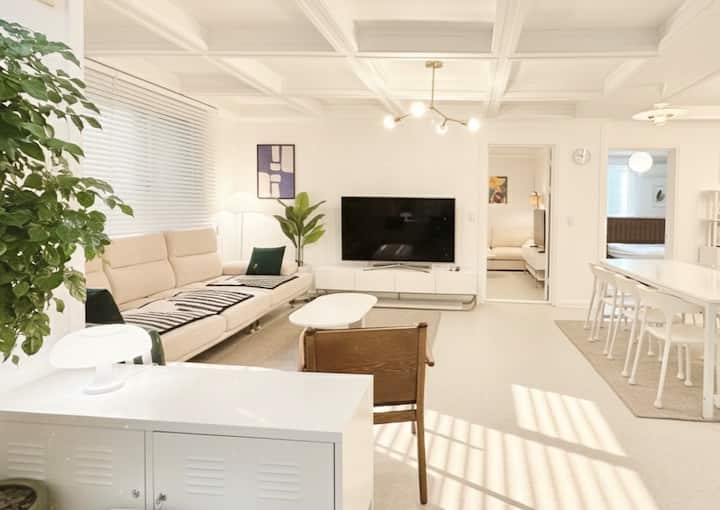 #신사역 도보3분/4room/강남/청담/coex/성수/성형/가족및 친구/단체/깨끗한숙소 - Seoul