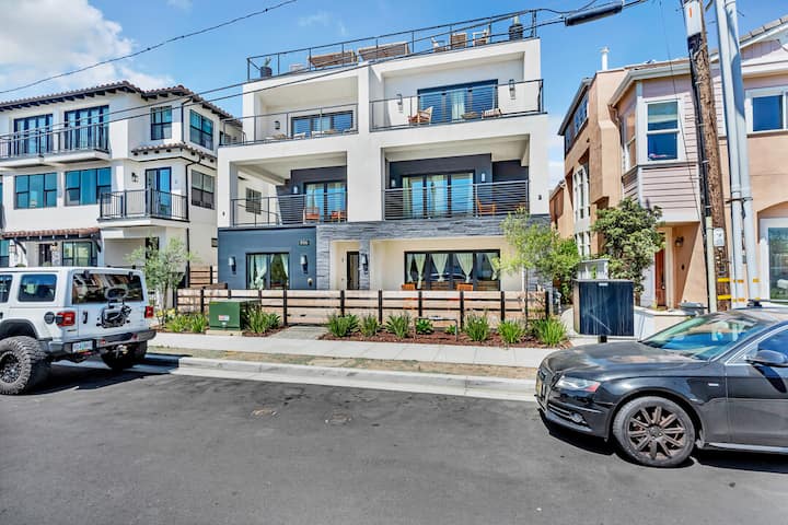 The Strand House | Beach View | Rooftop Hot Tub - Oceanside, CA