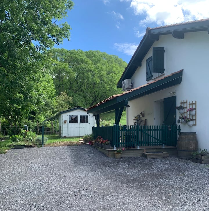 Petite Maison Dans La Prairie. - Ascain