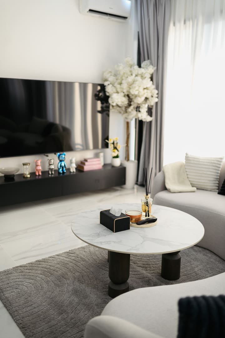 Luxury Kinshasa 2 Bed, Hill Views & Rooftop! - Kinshasa