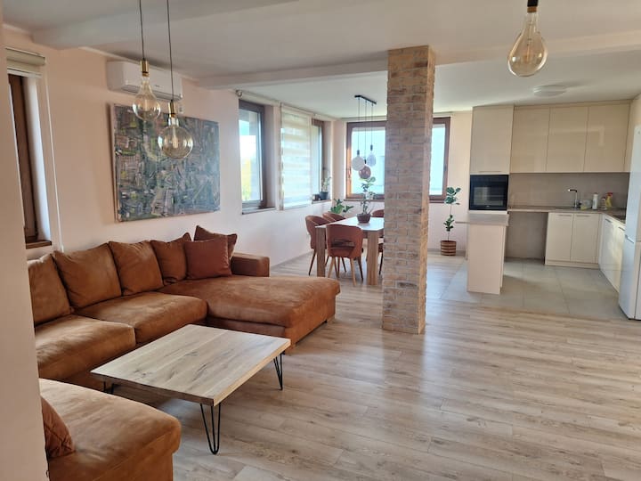 Spacious, Modern And Stylish Apartment. - Belgrade Nikola Tesla Airport (BEG)