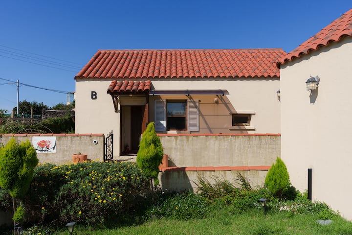 [오픈특가]제주에서 만나는 스위스식 프라이빗 독채 숙소,바베큐, 차량 3분 삼양해수욕장 B - Jeju-si