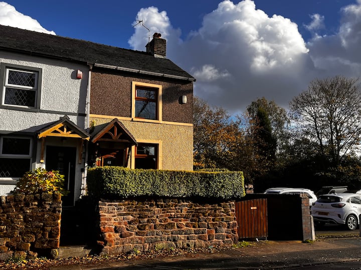 Squirrel Cottage - Gorgeous Cottage In Penkhull - Stoke-on-Trent