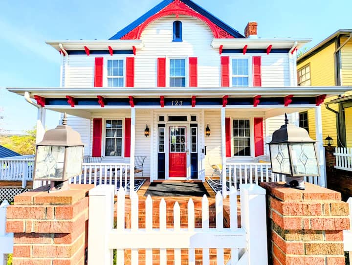 Hot Tub! Arcade! Walk To Everything - 123 Main St! - Luray, VA