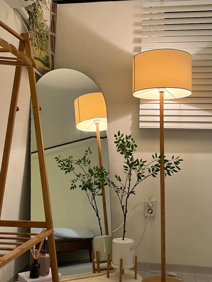 [Inn Joy] 논현역 도보 8분 ｜ 퀸 침대 2개 ｜ 아늑한 숙소｜ Ott 스마트Tv - Seoul