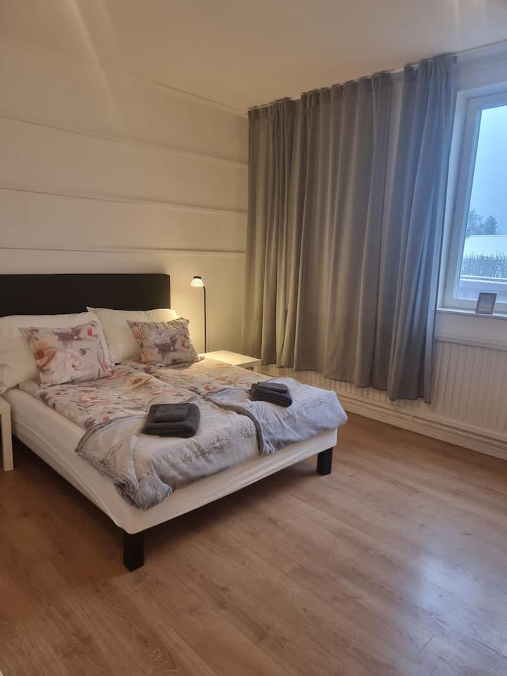 Rentalux Hostel - Sovsal Och Två Dubbelrum För 8 - Sundsvall