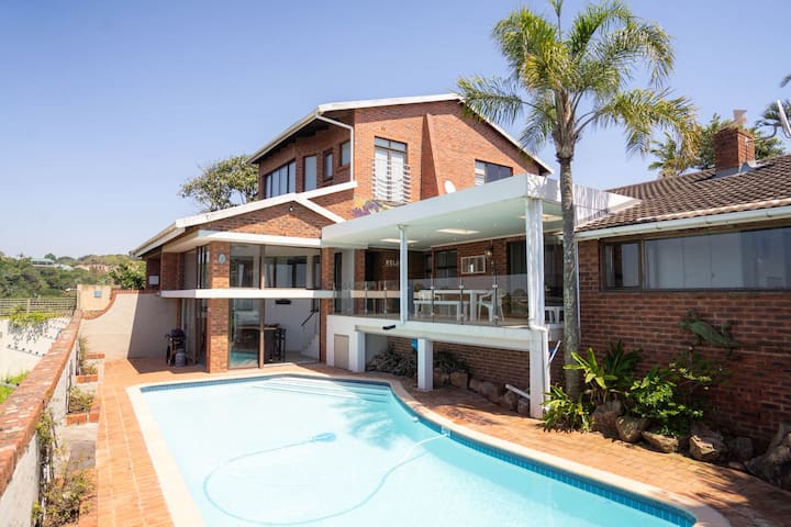 Spacious 4 Bedroom Coastal Haven With Sea Views - Umhlanga