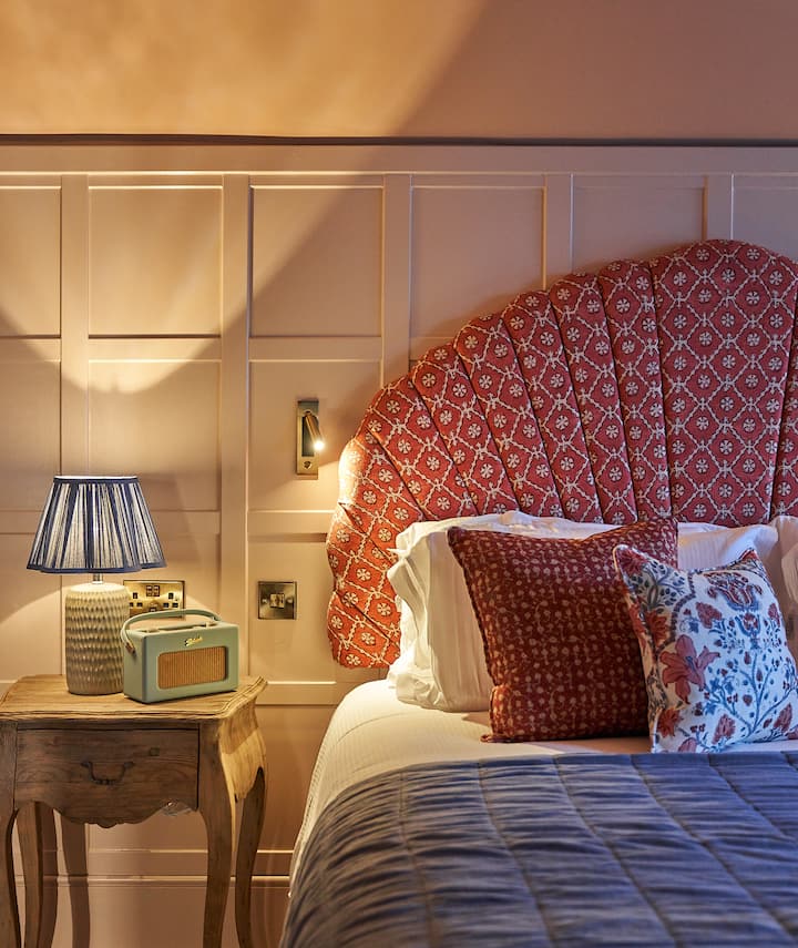 A Fancy Room At The White Horse, Dorking - Dorking