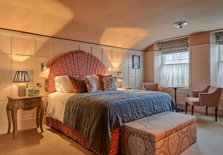 A Really Fancy Room At The White Horse, Dorking - Dorking