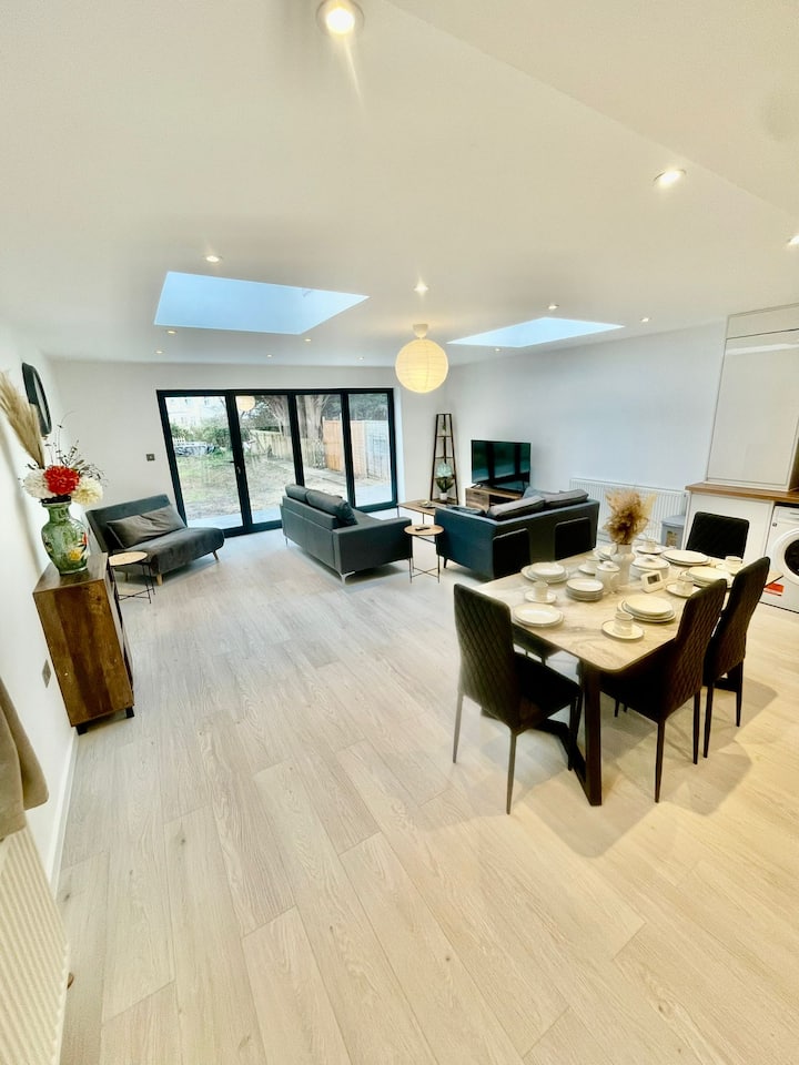 The Botanica – Modern Garden Apartment 7 Sleep - Cambrige (UK)