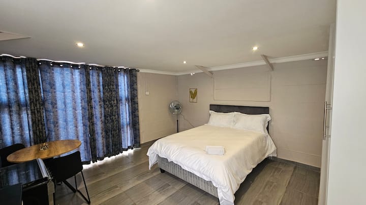 Studio Cottage In Hillside - Harare