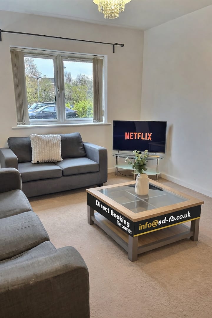 Budget Apartment | Near Liverpool City & Hospitals - Knowsley Safari