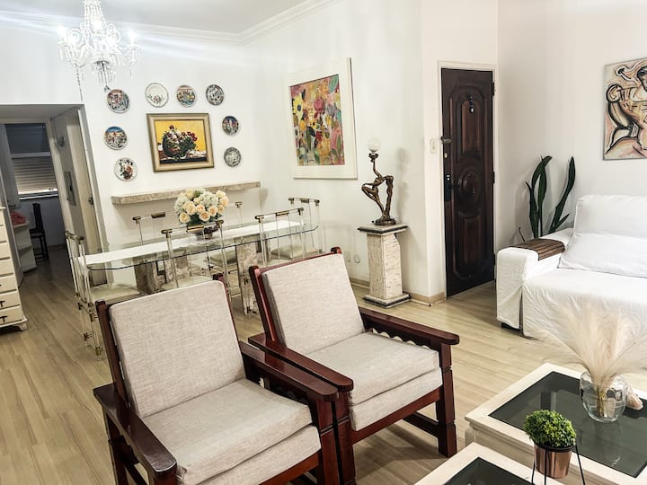 Copacabana: 3 Bedroom Apartment, 3 Blocks To Beach - Rio de Janeiro