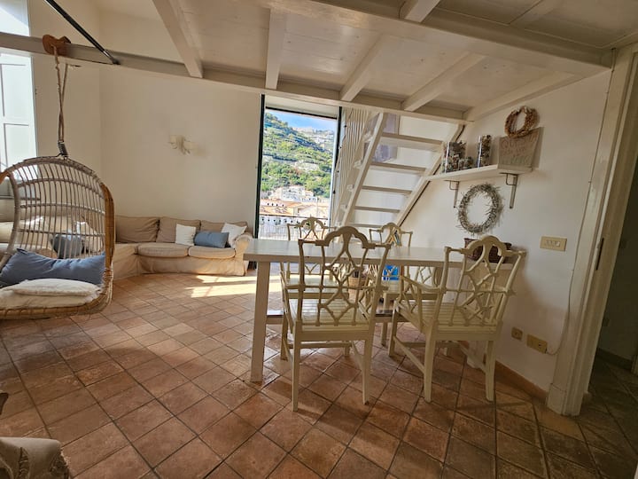 Central Sea View 2 Minute Walk From Beach & Bus St - Cetara