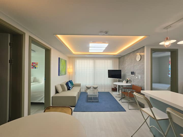 신축엘리베이터/김포공항/송정역5분/침실3개/욕실2개/8인/공항버스 - Bucheon-si