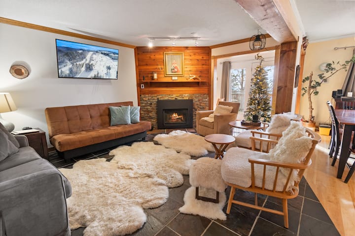 Stylish Mountain Retreat With Deck Wi Fi Parking - Snowshoe, WV
