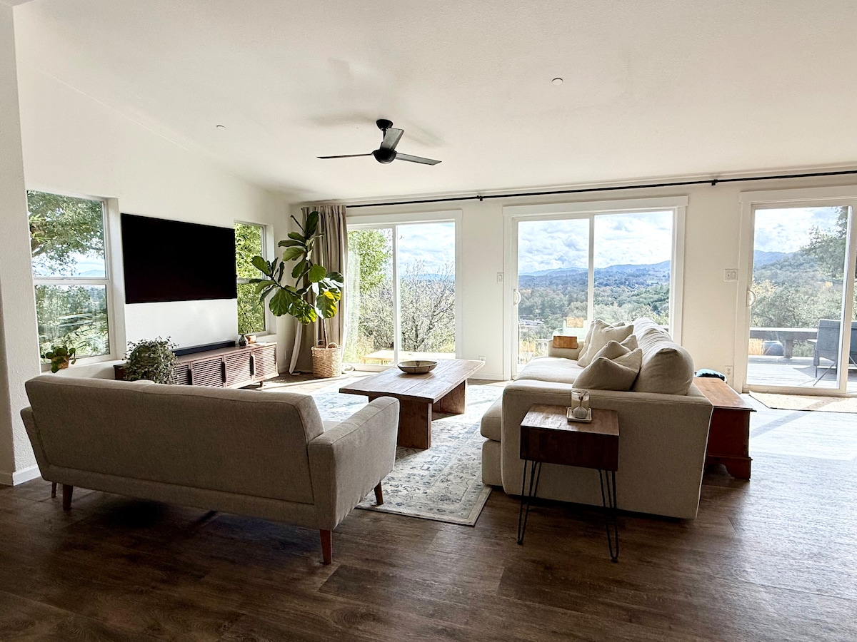 Retraite au sommet d'une colline dans une région viticole • Vues ...