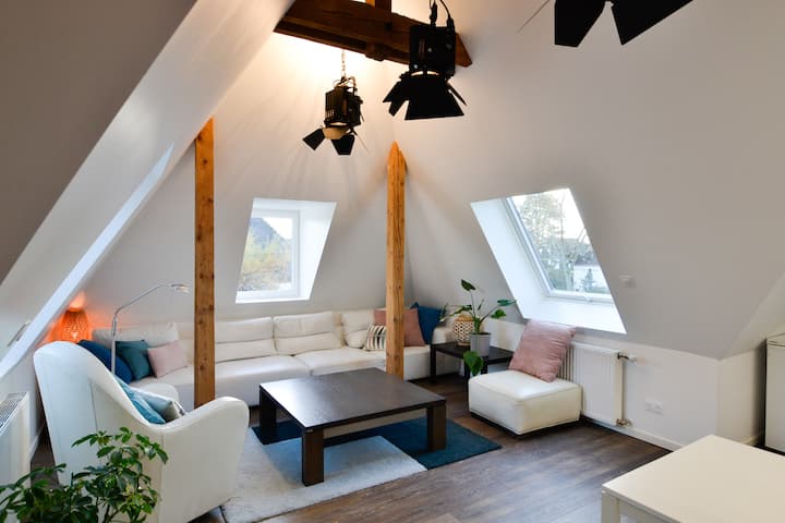 Cozy Loft: Jacuzzi, Tram à 3min, Proche Centre - Strasbourg