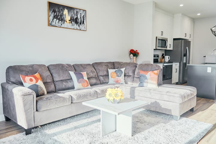 Colorful Getaway House In The Greens - Regina