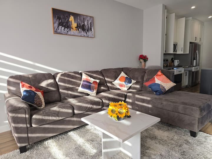 Colorful Getaway House In The Greens - Regina