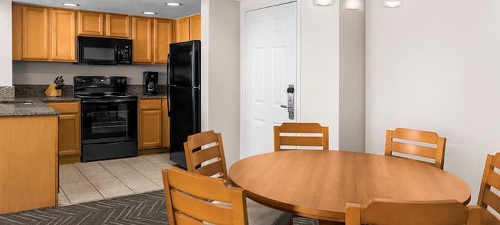 Two-bedroom Condo At Beautiful Resort *Amenities!* - Tamarac, FL