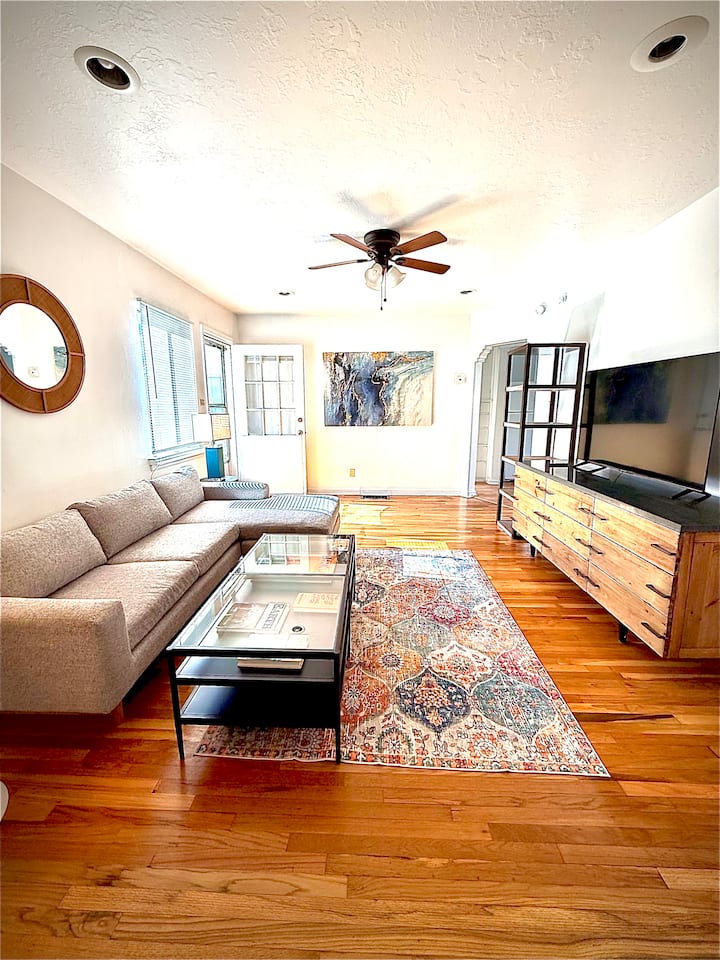 Walkable Hip Sugarhouse Close To Ski Resorts - Salt Lake City, UT
