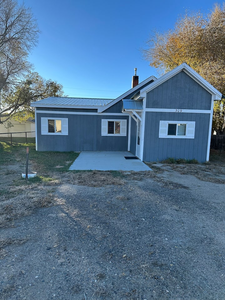 Cozy Cottage With 2 Bedrooms, 1 Bathroom. - Wyoming
