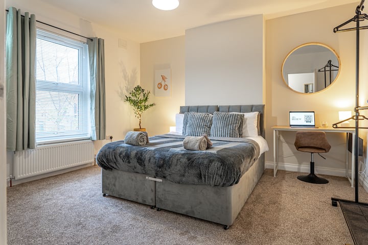 Shrubberies Suite / Mid - Term / Free Parking - Derby, UK