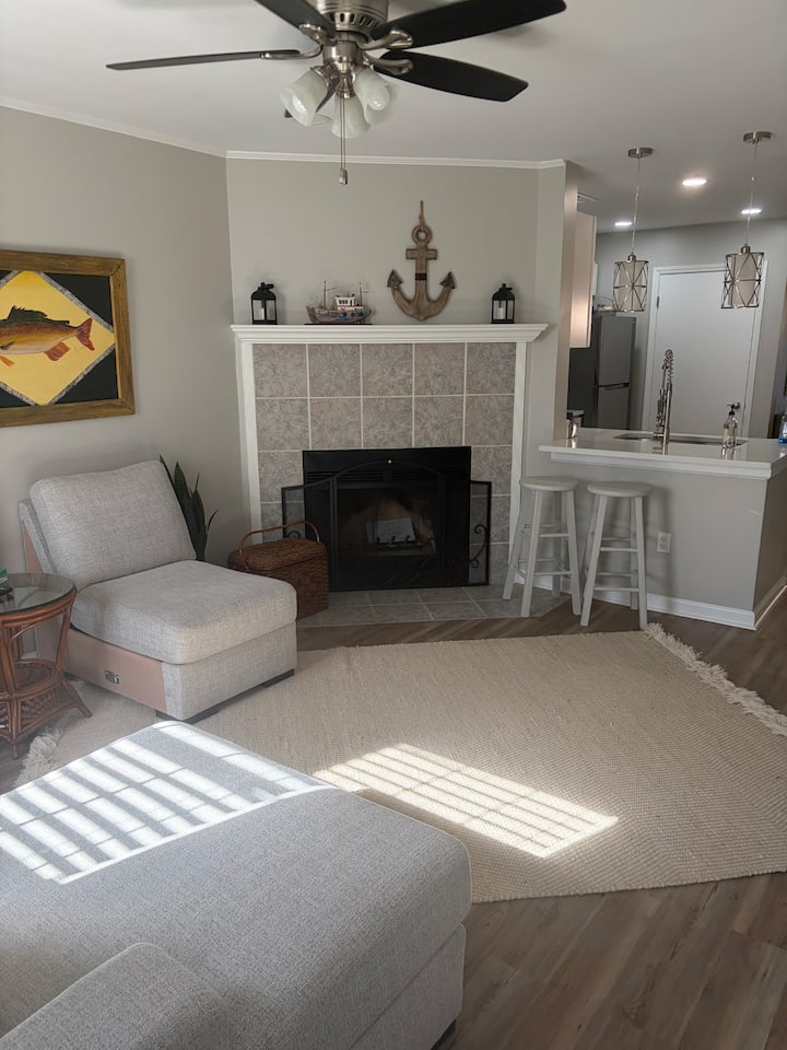 Charming End-unit Brick Retreat W/ Free Parking - Goose Creek, SC