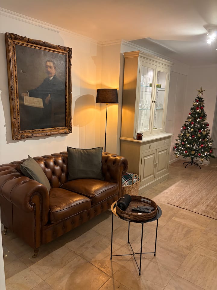 Catherine De Savoie : Rez Avec Cour Intérieure - Province de Namur