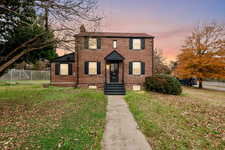 1 Min To Dc 6 Beds Sleeps 12 W/ Yard And Parking - Silver Spring, MD