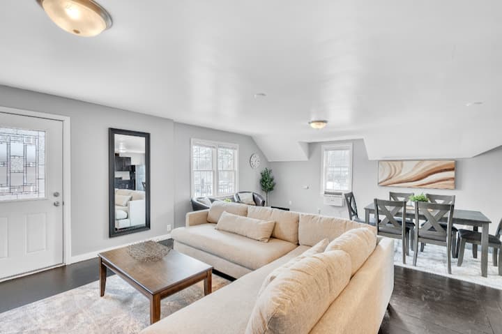 The Loft Views Of Downtown Middlebury - Middlebury, IN