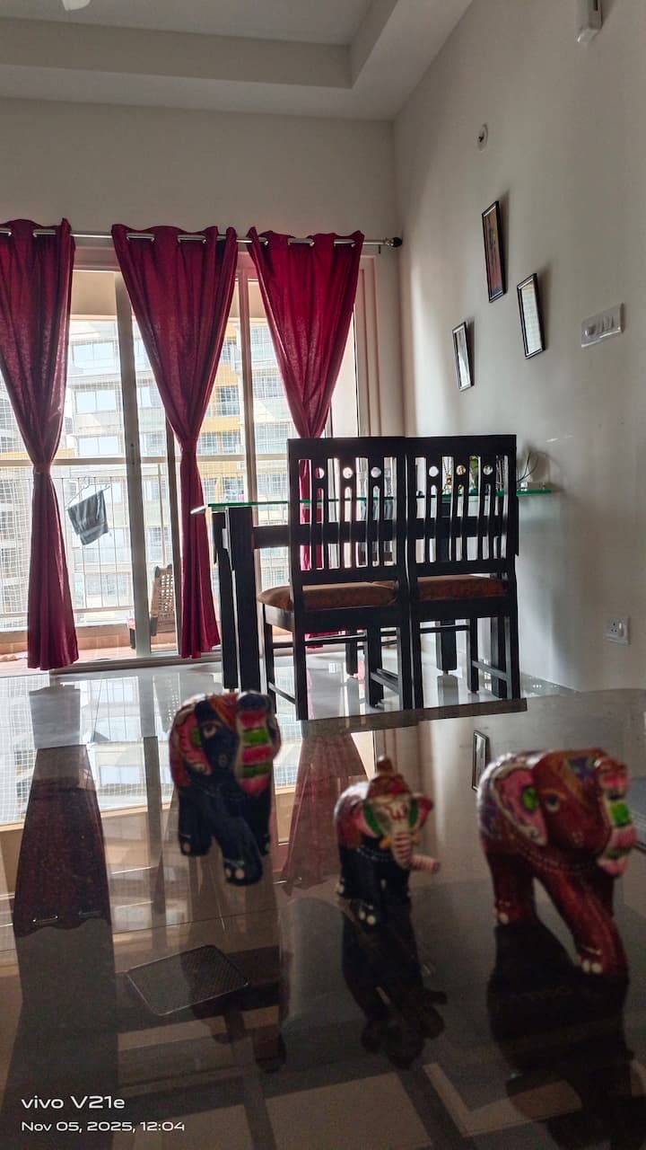 A Room W/balcony & Kitchen Access In Gift City - Gandhinagar