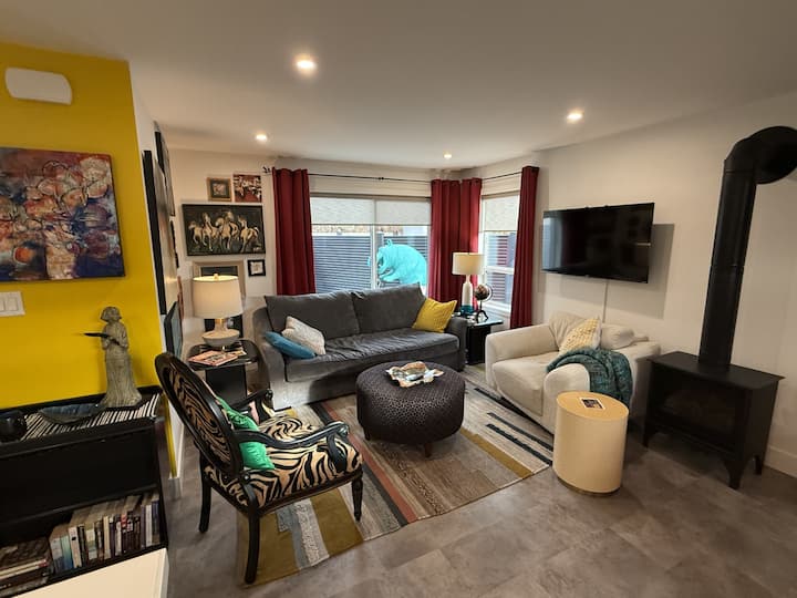 Art Houz - A Whimsical Retreat In Penticton - Penticton