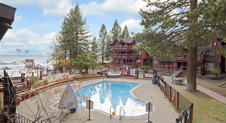 3br Tahoe Vista Condo | Pool, Beach & Fireplace - Incline Village