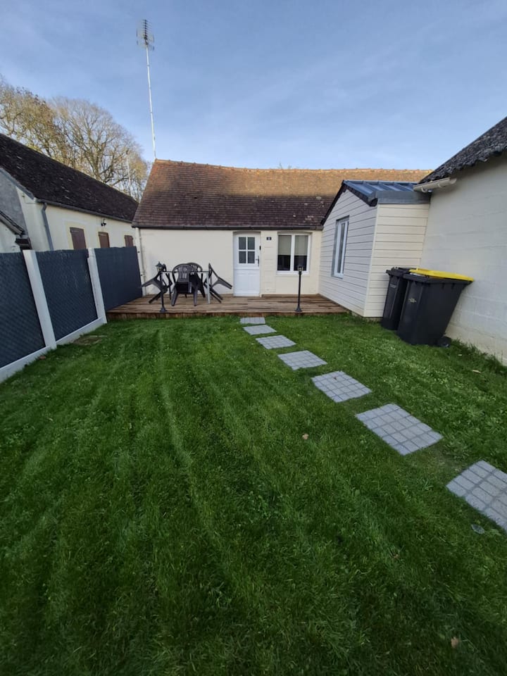 Maison Avec Terrasse Et Jardin - Manou